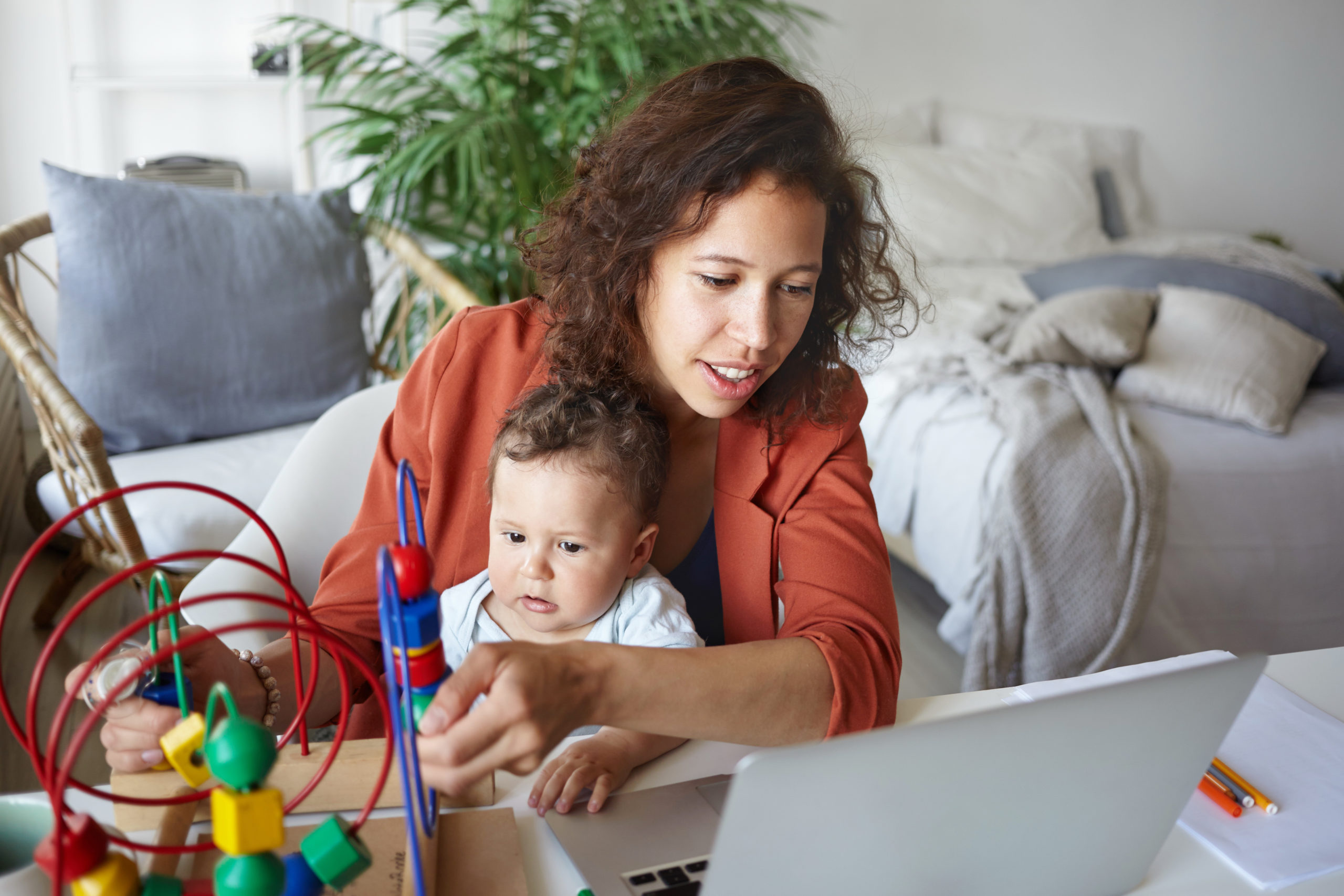 Comment s'en sortir quand on est maman solo? - Binetna